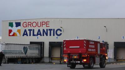 Merville : spectaculaire incendie à l’entreprise Atlantic, pas de ...